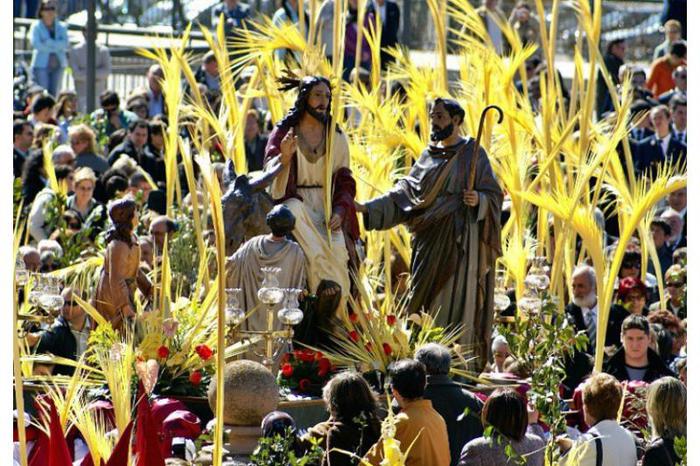 Easter traditions in Spain :: Ochap